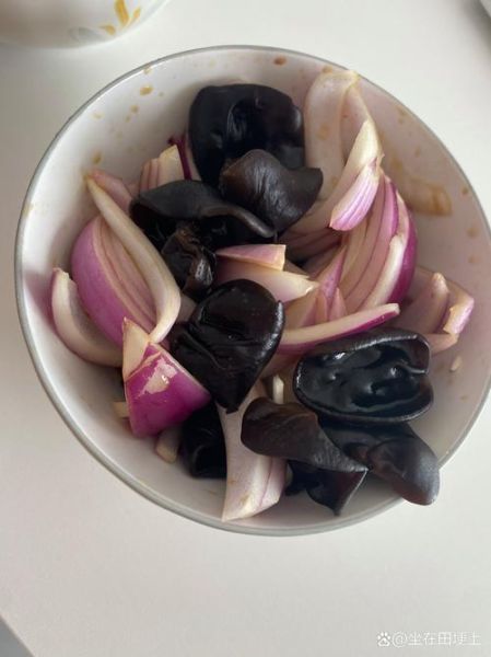 拌洋葱怎么做好吃_洋葱凉拌要不要焯水-第3张图片-山城妙识