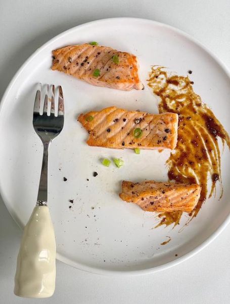 煎三文鱼最简单的做法_三文鱼怎么煎才好吃-第1张图片-山城妙识