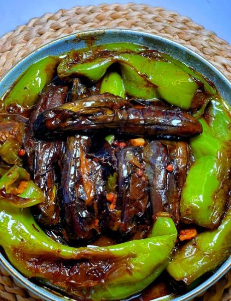 虎皮辣子烧茄子怎么做_家常做法步骤详解-第2张图片-山城妙识 虎皮辣子烧茄子怎么做_家常做法步骤详解-第2张图片-山城妙识