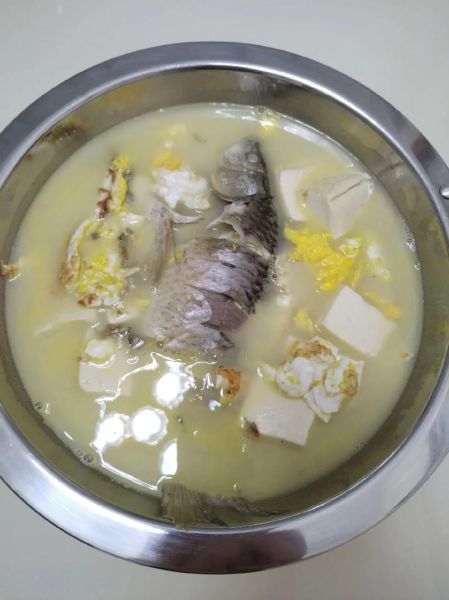 鲤鱼炖豆腐怎么做好吃_家常鲤鱼炖豆腐做法-第2张图片-山城妙识
