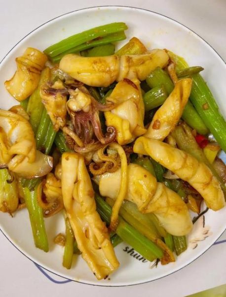 鱿鱼炒芹菜怎么炒才嫩_鱿鱼炒芹菜用焯水吗-第3张图片-山城妙识 鱿鱼炒芹菜怎么炒才嫩_鱿鱼炒芹菜用焯水吗-第3张图片-山城妙识