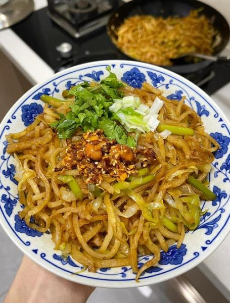 素炒饼丝怎么炒不粘锅_家常做法步骤详解-第2张图片-山城妙识 素炒饼丝怎么炒不粘锅_家常做法步骤详解-第2张图片-山城妙识