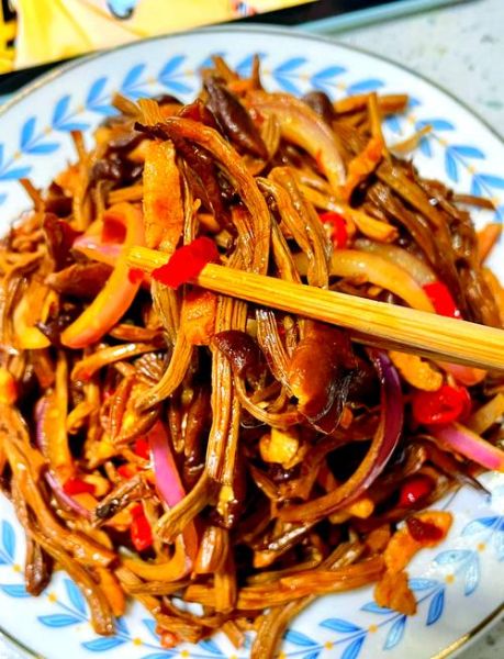 炒茶树菇的家常做法_茶树菇怎么炒才脆嫩-第1张图片-山城妙识 炒茶树菇的家常做法_茶树菇怎么炒才脆嫩-第1张图片-山城妙识