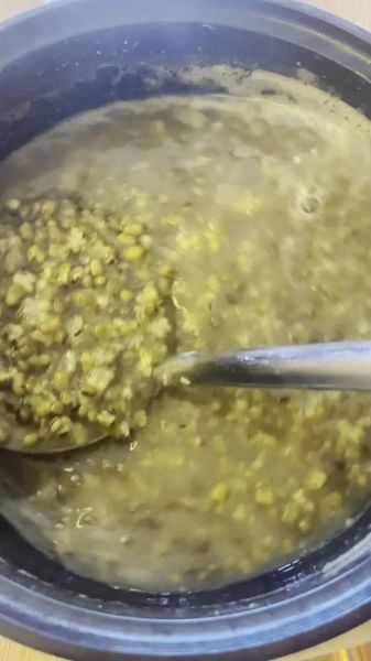 绿豆汤的正确做法_绿豆汤怎么煮才碧绿-第1张图片-山城妙识
