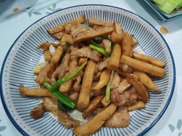 大头菜炒肉怎么炒好吃_大头菜炒肉用焯水吗-第3张图片-山城妙识