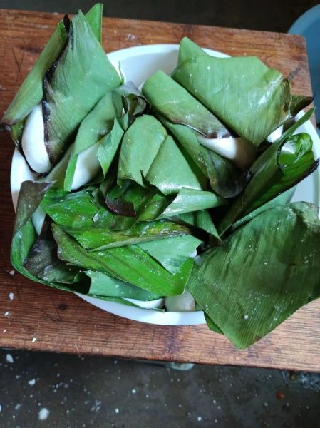 桐子叶粑粑怎么做_桐子叶粑粑做法步骤-第1张图片-山城妙识