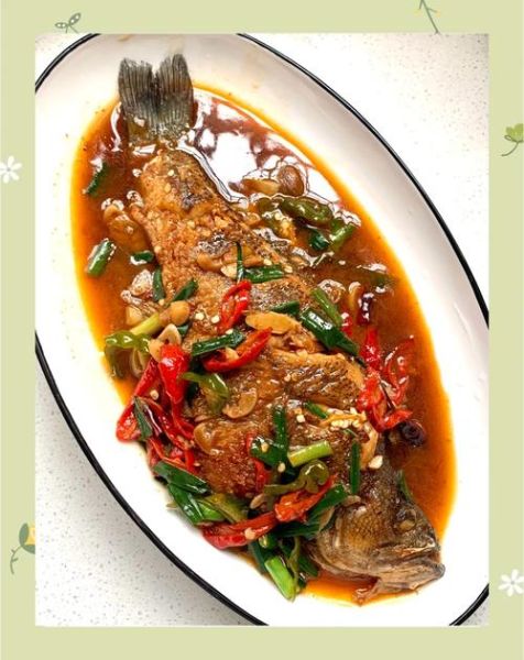 家常红烧鲈鱼怎么做_红烧鲈鱼最正宗做法-第1张图片-山城妙识