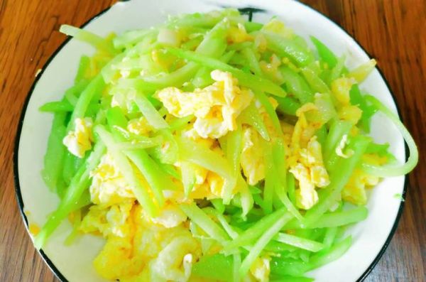 佛手瓜炒鸡蛋怎么做_佛手瓜炒鸡蛋需要焯水吗-第1张图片-山城妙识