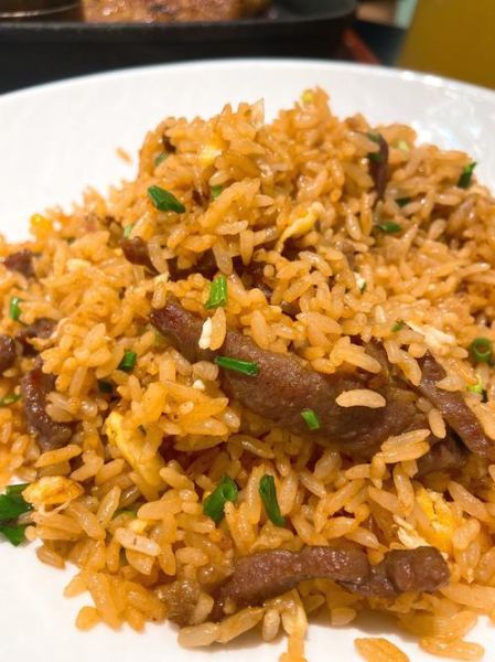 牛肉炒饭怎么做_牛肉炒饭家常做法-第1张图片-山城妙识