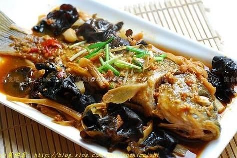 清蒸鲈鱼怎么做_红烧鲤鱼的家常做法-第3张图片-山城妙识