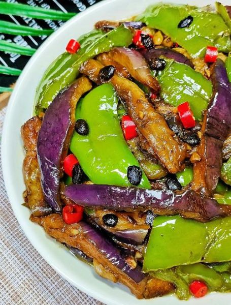 茄子炒辣椒怎么做_茄子炒辣椒的家常做法-第3张图片-山城妙识 茄子炒辣椒怎么做_茄子炒辣椒的家常做法-第3张图片-山城妙识