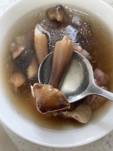 鸡枞菌汤怎么做_鸡枞菌汤需要焯水吗-第3张图片-山城妙识