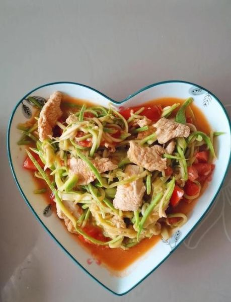 肉炒西葫芦怎么炒好吃_西葫芦炒肉要不要焯水-第3张图片-山城妙识