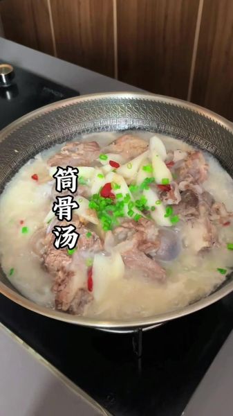 大骨头汤怎么熬才白_大骨头汤需要焯水吗-第1张图片-山城妙识 大骨头汤怎么熬才白_大骨头汤需要焯水吗-第1张图片-山城妙识