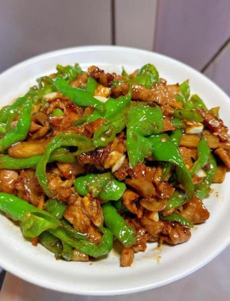红椒炒肉怎么做_红椒炒肉先炒肉还是先炒辣椒-第1张图片-山城妙识 红椒炒肉怎么做_红椒炒肉先炒肉还是先炒辣椒-第1张图片-山城妙识