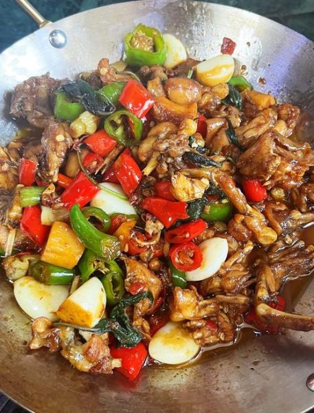 干锅牛蛙怎么做_干锅牛蛙最正宗的做法-第1张图片-山城妙识