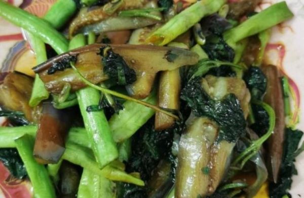 紫茄子炒豆角怎么做_紫茄子炒豆角的家常做法-第1张图片-山城妙识
