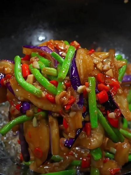紫茄子炒豆角怎么做_紫茄子炒豆角的家常做法-第2张图片-山城妙识