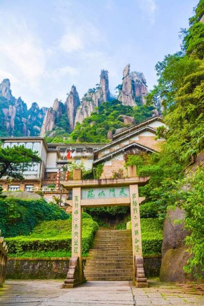 上饶旅游景点有哪些_三清山婺源怎么玩-第1张图片-山城妙识 上饶旅游景点有哪些_三清山婺源怎么玩-第1张图片-山城妙识