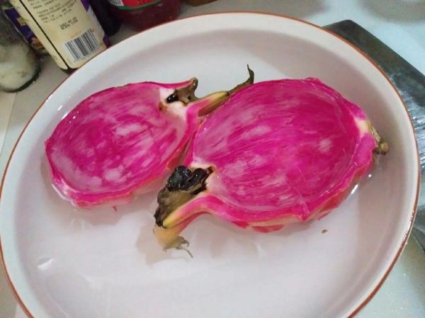 红心火龙果怎么去皮_红心火龙果可以做什么甜品-第1张图片-山城妙识 红心火龙果怎么去皮_红心火龙果可以做什么甜品-第1张图片-山城妙识