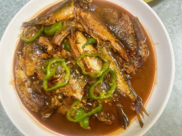 红烧小杂鱼怎么做好吃_红烧小杂鱼的家常做法-第1张图片-山城妙识