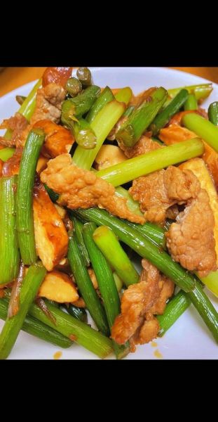 蒜苔豆腐怎么炒好吃_蒜苔豆腐的做法大全-第2张图片-山城妙识