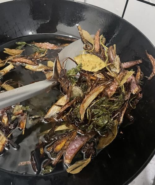 正宗蒜蓉辣酱怎么做_蒜蓉辣酱保存多久-第2张图片-山城妙识 正宗蒜蓉辣酱怎么做_蒜蓉辣酱保存多久-第2张图片-山城妙识