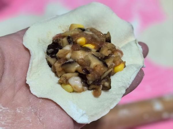 香菇玉米饺子馅怎么做_香菇玉米饺子馅做法大全-第2张图片-山城妙识 香菇玉米饺子馅怎么做_香菇玉米饺子馅做法大全-第2张图片-山城妙识