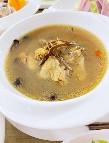 新鲜松茸炖鸡怎么做_松茸炖鸡需要焯水吗-第2张图片-山城妙识 新鲜松茸炖鸡怎么做_松茸炖鸡需要焯水吗-第2张图片-山城妙识