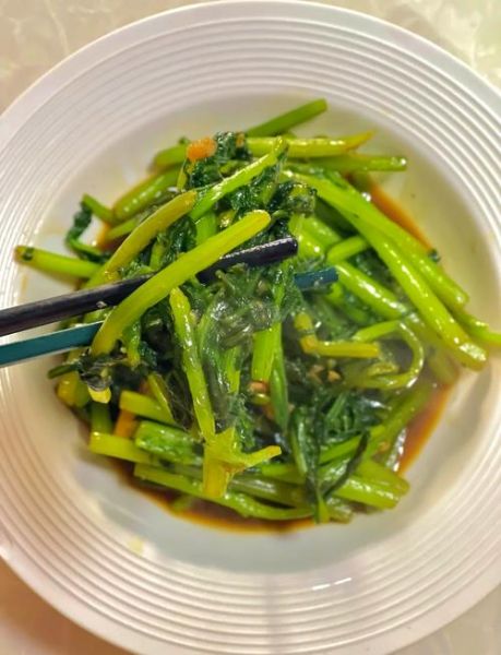 清炒茼蒿怎么炒不苦_清炒茼蒿用焯水吗-第2张图片-山城妙识 清炒茼蒿怎么炒不苦_清炒茼蒿用焯水吗-第2张图片-山城妙识