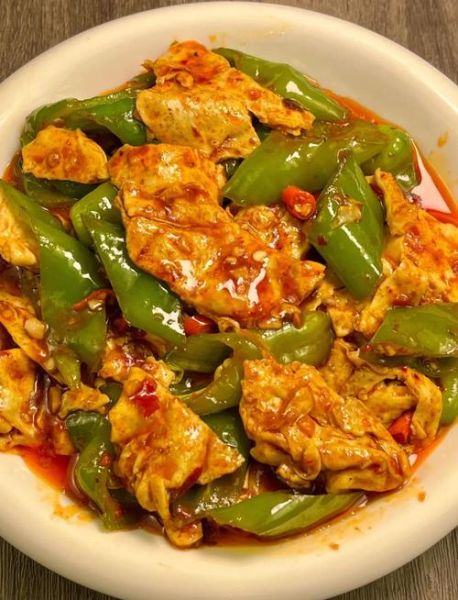 菜椒炒鸡蛋怎么做_菜椒炒鸡蛋的家常做法-第1张图片-山城妙识