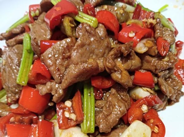 小炒牛肉怎么炒才嫩_小炒牛肉的家常做法窍门-第3张图片-山城妙识 小炒牛肉怎么炒才嫩_小炒牛肉的家常做法窍门-第3张图片-山城妙识