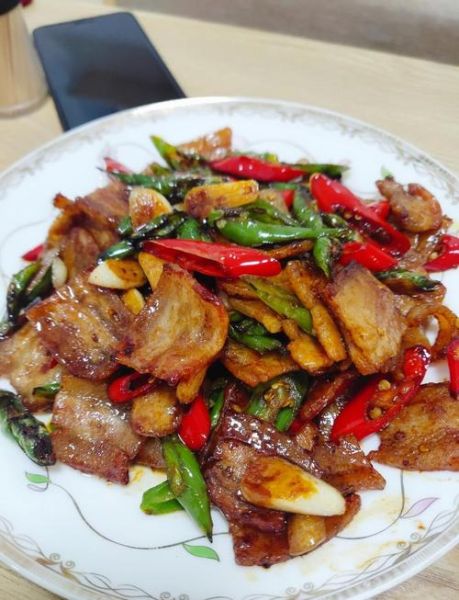 农家小炒肉怎么做_家常小炒肉简单做法-第1张图片-山城妙识