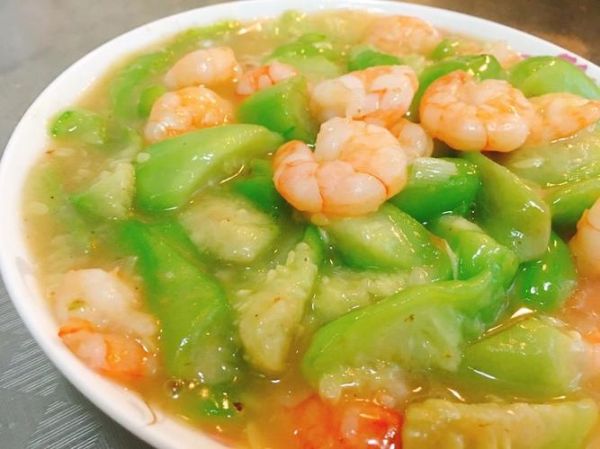 丝瓜炒虾仁怎么做_丝瓜炒虾仁要焯水吗-第1张图片-山城妙识