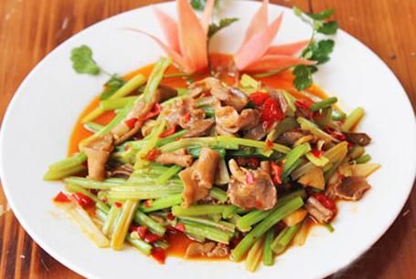 鸡胗炒芹菜怎么做_鸡胗炒芹菜需要焯水吗-第2张图片-山城妙识