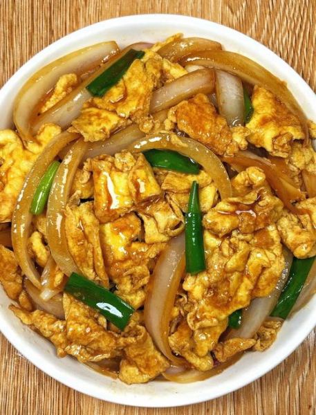 鸡蛋炒洋葱怎么做_鸡蛋炒洋葱的家常做法-第2张图片-山城妙识