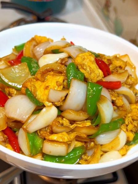 鸡蛋炒洋葱怎么做_鸡蛋炒洋葱的家常做法-第3张图片-山城妙识