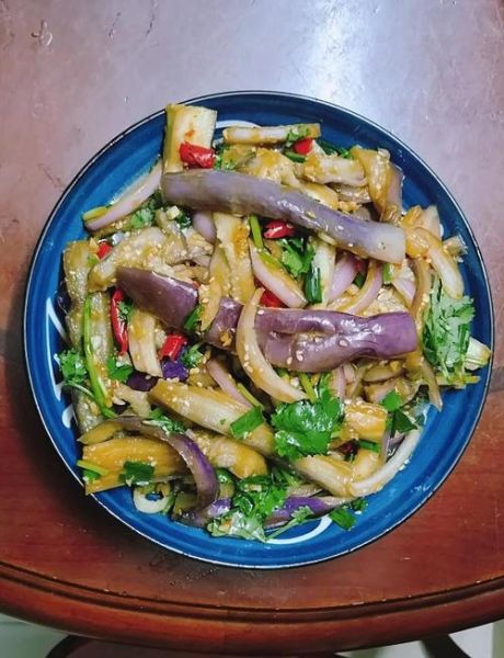 凉拌蒸茄子怎么做_蒸茄子要不要去皮-第1张图片-山城妙识