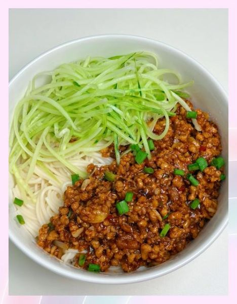 家常炸酱面最简单做法_炸酱面怎么做好吃-第1张图片-山城妙识 家常炸酱面最简单做法_炸酱面怎么做好吃-第1张图片-山城妙识