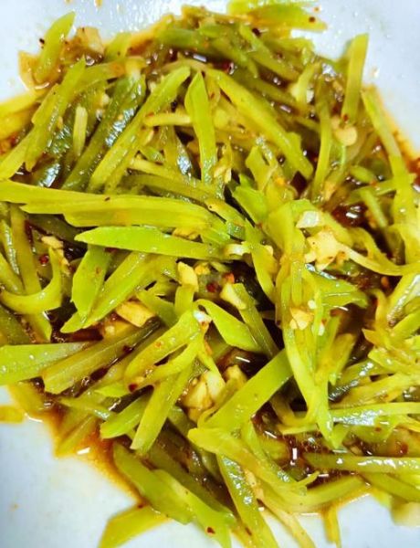 凉拌莴笋丝怎么做_莴笋丝要不要焯水-第1张图片-山城妙识 凉拌莴笋丝怎么做_莴笋丝要不要焯水-第1张图片-山城妙识