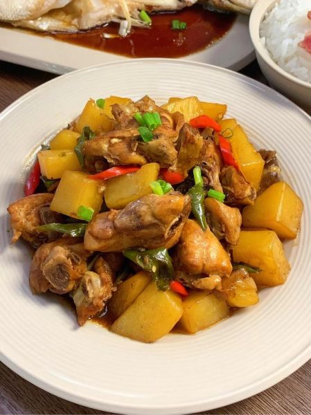 土豆烧鸡的家常做法_土豆烧鸡怎么做好吃-第1张图片-山城妙识 土豆烧鸡的家常做法_土豆烧鸡怎么做好吃-第1张图片-山城妙识