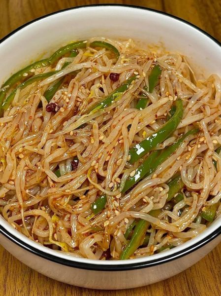 拌豆芽凉菜怎么做_豆芽焯水几分钟口感脆-第1张图片-山城妙识 拌豆芽凉菜怎么做_豆芽焯水几分钟口感脆-第1张图片-山城妙识