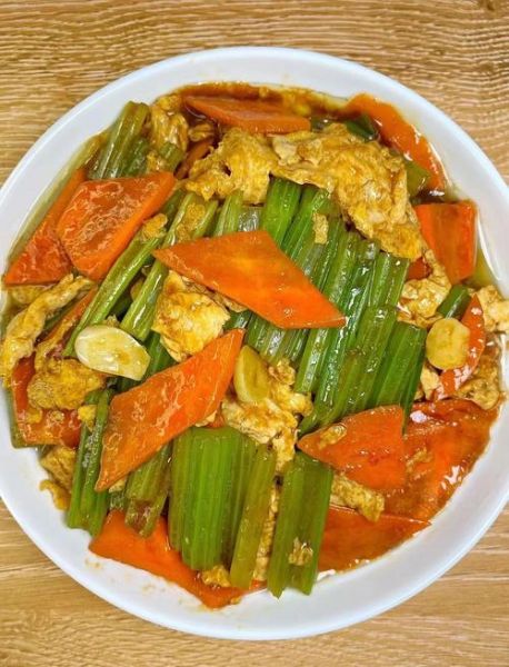 芹菜炒鸡蛋怎么做_芹菜炒鸡蛋先炒哪个-第3张图片-山城妙识 芹菜炒鸡蛋怎么做_芹菜炒鸡蛋先炒哪个-第3张图片-山城妙识