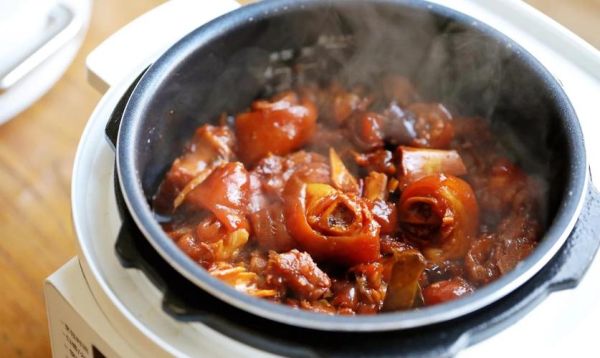 红烧猪蹄高压锅做法_需要多久-第1张图片-山城妙识 红烧猪蹄高压锅做法_需要多久-第1张图片-山城妙识