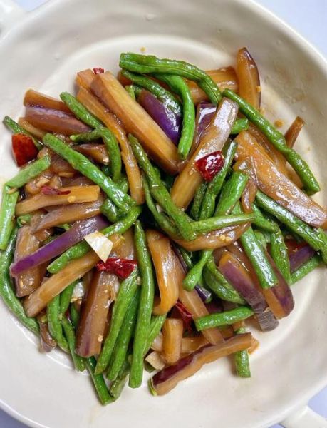 长豆角烧茄子怎么做_家常做法步骤详解-第1张图片-山城妙识 长豆角烧茄子怎么做_家常做法步骤详解-第1张图片-山城妙识