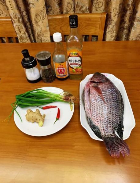 罗非鱼怎么做好吃_清蒸罗非鱼的做法步骤-第3张图片-山城妙识