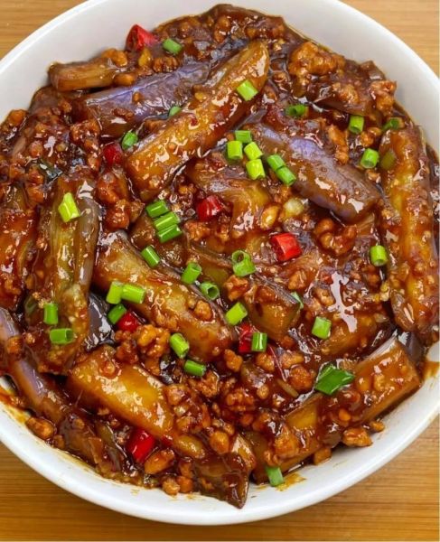 清炒茄子怎么做才好吃_家常清炒茄子需要焯水吗-第1张图片-山城妙识 清炒茄子怎么做才好吃_家常清炒茄子需要焯水吗-第1张图片-山城妙识