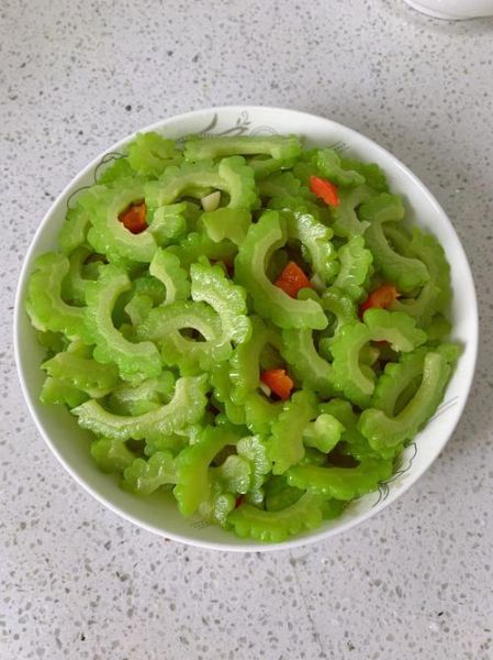 清炒苦瓜怎么炒才不苦_清炒苦瓜的家常做法-第2张图片-山城妙识 清炒苦瓜怎么炒才不苦_清炒苦瓜的家常做法-第2张图片-山城妙识
