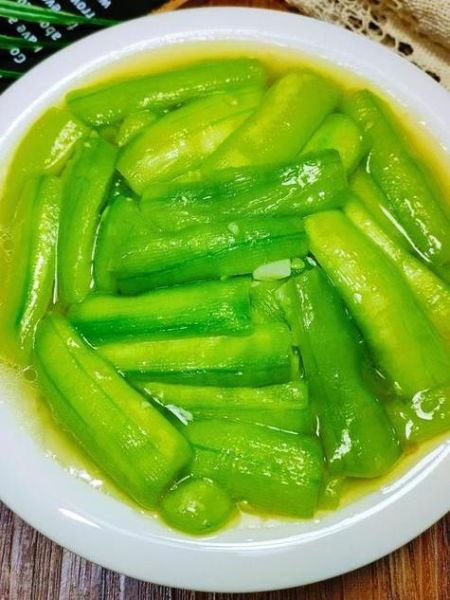 凉拌丝瓜怎么做_丝瓜凉拌要不要焯水-第1张图片-山城妙识 凉拌丝瓜怎么做_丝瓜凉拌要不要焯水-第1张图片-山城妙识
