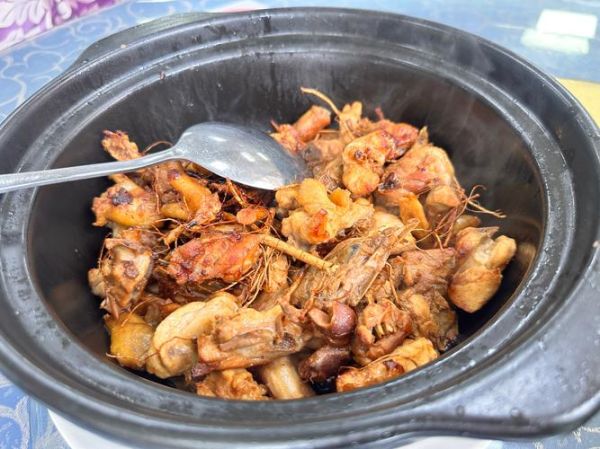 五指毛桃煲鸡汤的做法_五指毛桃鸡汤功效与禁忌-第3张图片-山城妙识 五指毛桃煲鸡汤的做法_五指毛桃鸡汤功效与禁忌-第3张图片-山城妙识